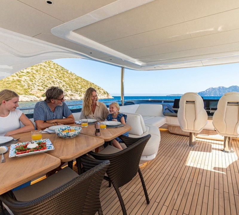 LUMI Yacht Charter Details, Princess Y80 | CHARTERWORLD Luxury Superyachts